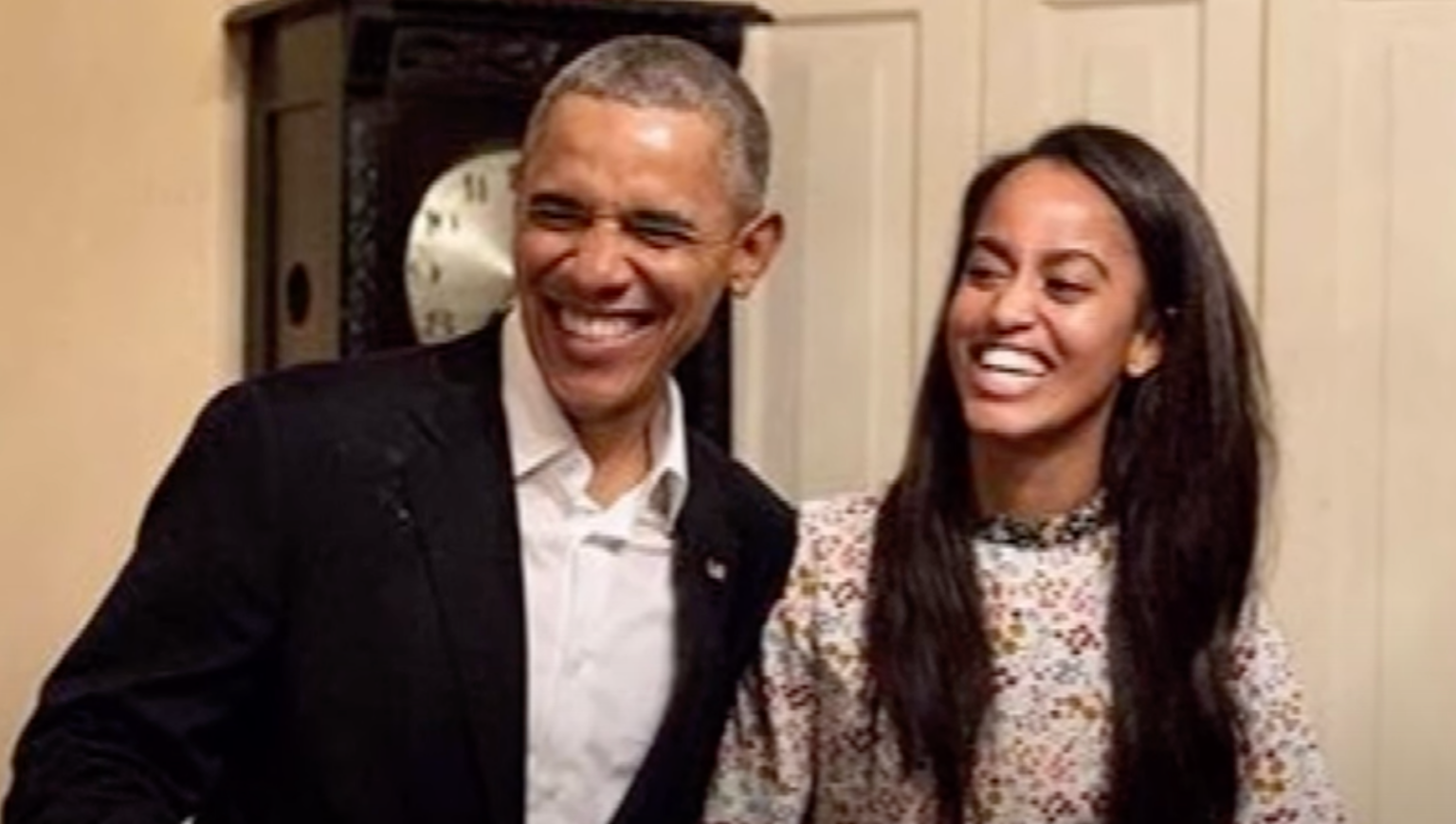 Malia Obama Spotted Out Looking Great . . . Twitter Says She Noe Looks ...