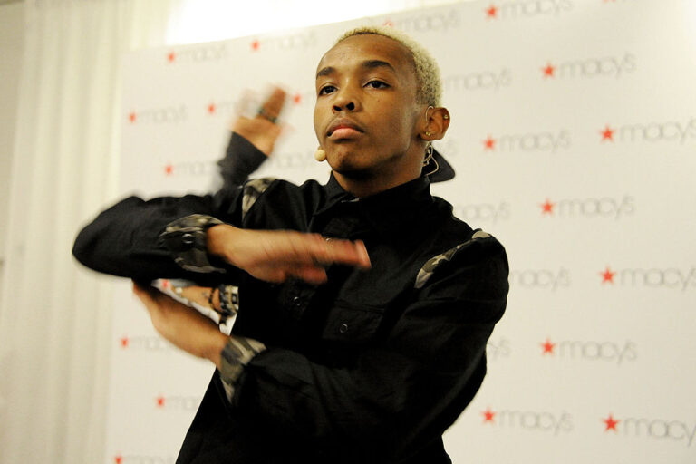 2000s R&B Group Mindless Behavior Now Works At Amazon Lifting Boxes!