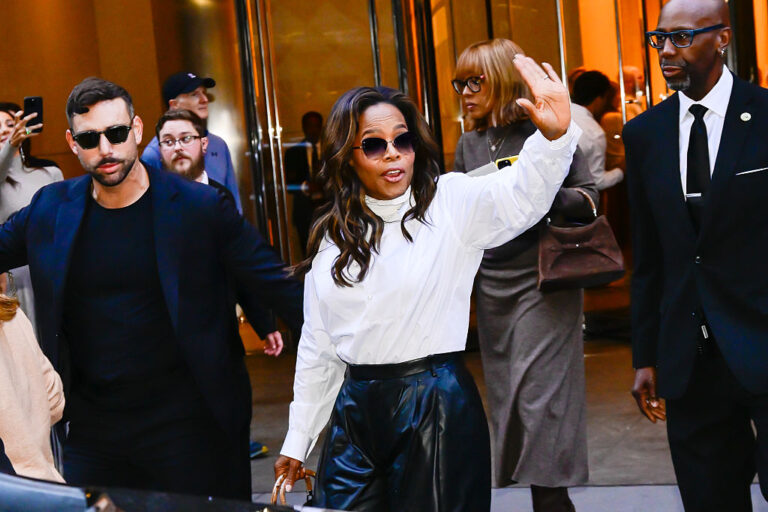 Oprah Winfrey Goes Viral ... For Disrespecting Black Guests In The 90s!