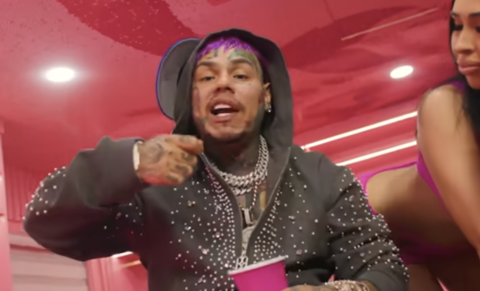 6ix9ine Shares Thoughts on Drake and Durk Diss